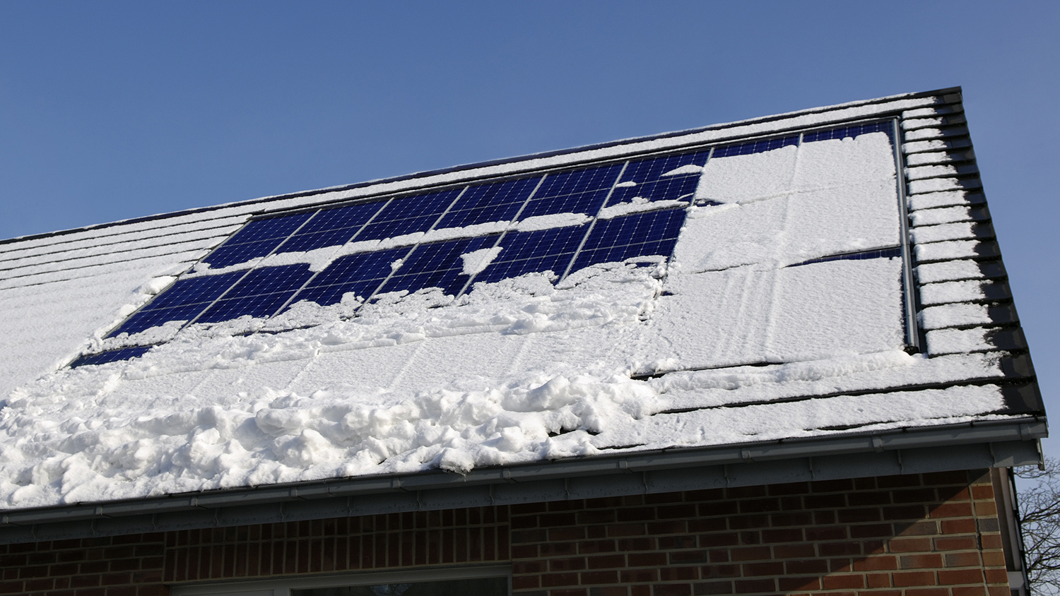 Mer strøm med snøfrie solcellepaneler - Elmagasinet.no
